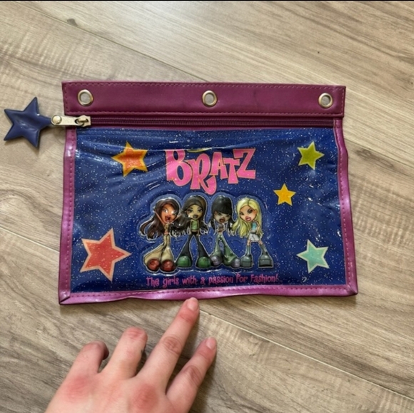 Bratz | Bags | Vintage Y2k Bratz 3 Ring Binder Pencil Bag Storage Bag ...